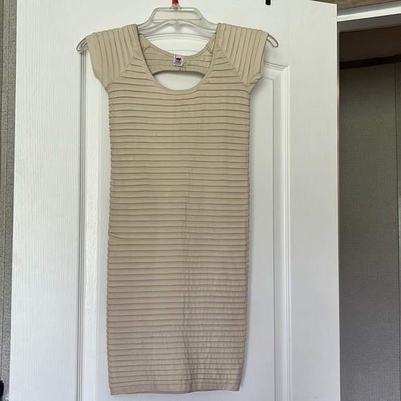 un known | Dresses | Cream Colored Backless Mid Thigh Body Con Dress ...